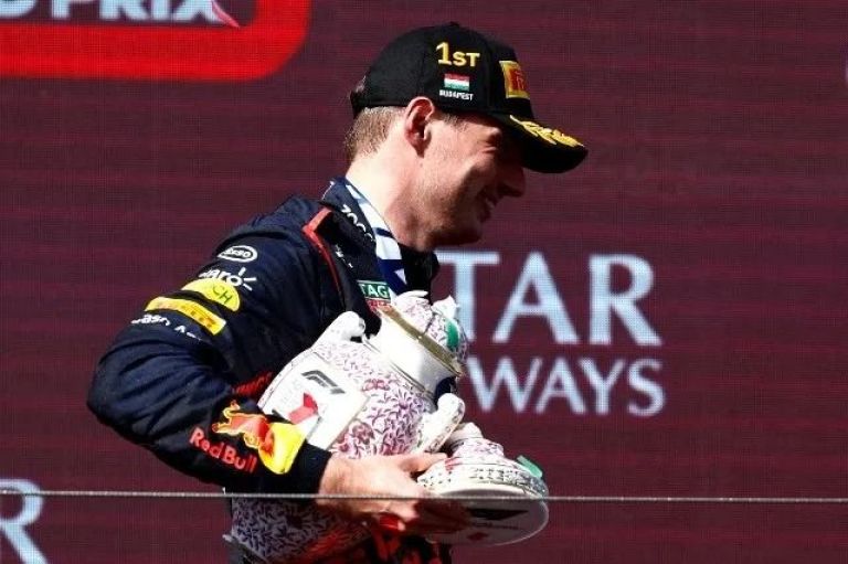 El insólito blooper que ocurrió en medio de la entrega de trofeos de la ...