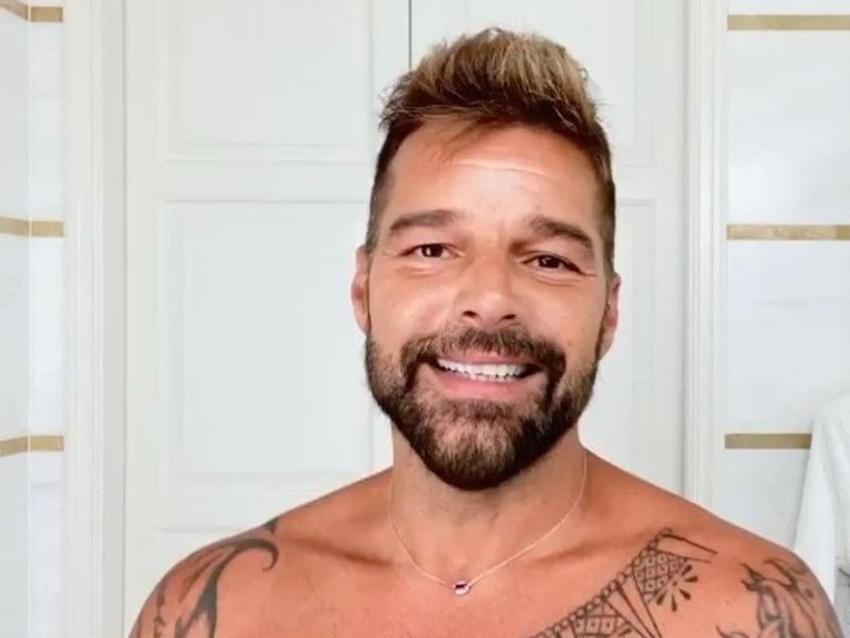 ¡Sin ropa y sensual! Ricky Martin compartió un video que revolucionó ...