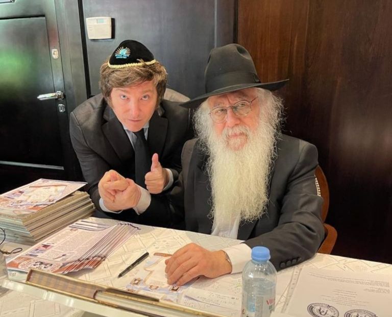 Milei recibió la bendición de un rabino: “Con la ayuda de Dios, ayudan a la nación ...