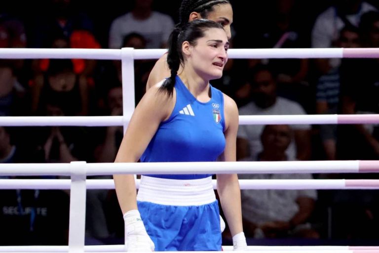 La IBA premiará a la boxeadora Angela Carini tras abandonar la pelea en ...