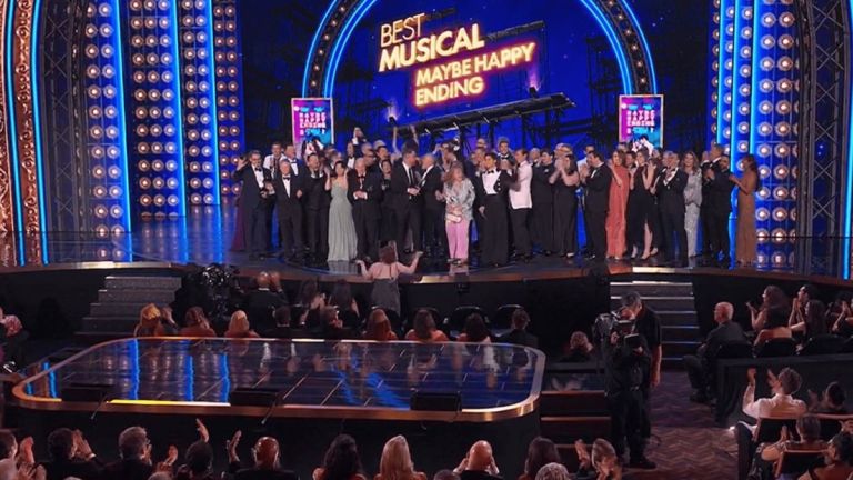 Tony Awards 2025: "Maybe Happy Ending", la obra más premiada ...