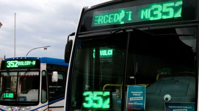 Vuelve la línea 352, el transporte que conecta Mercedes, Suipacha ...