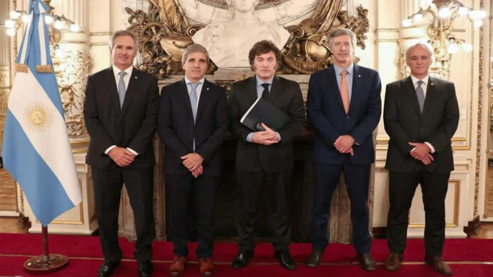 Milei recortó más de 60 mil puestos estatales en dos años de gestión ...