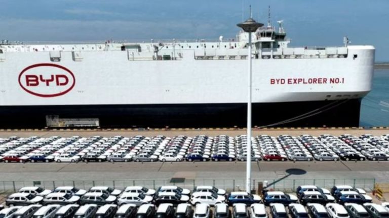Caputo anticipó una baja de precios tras el arribo de 5.000 autos ...